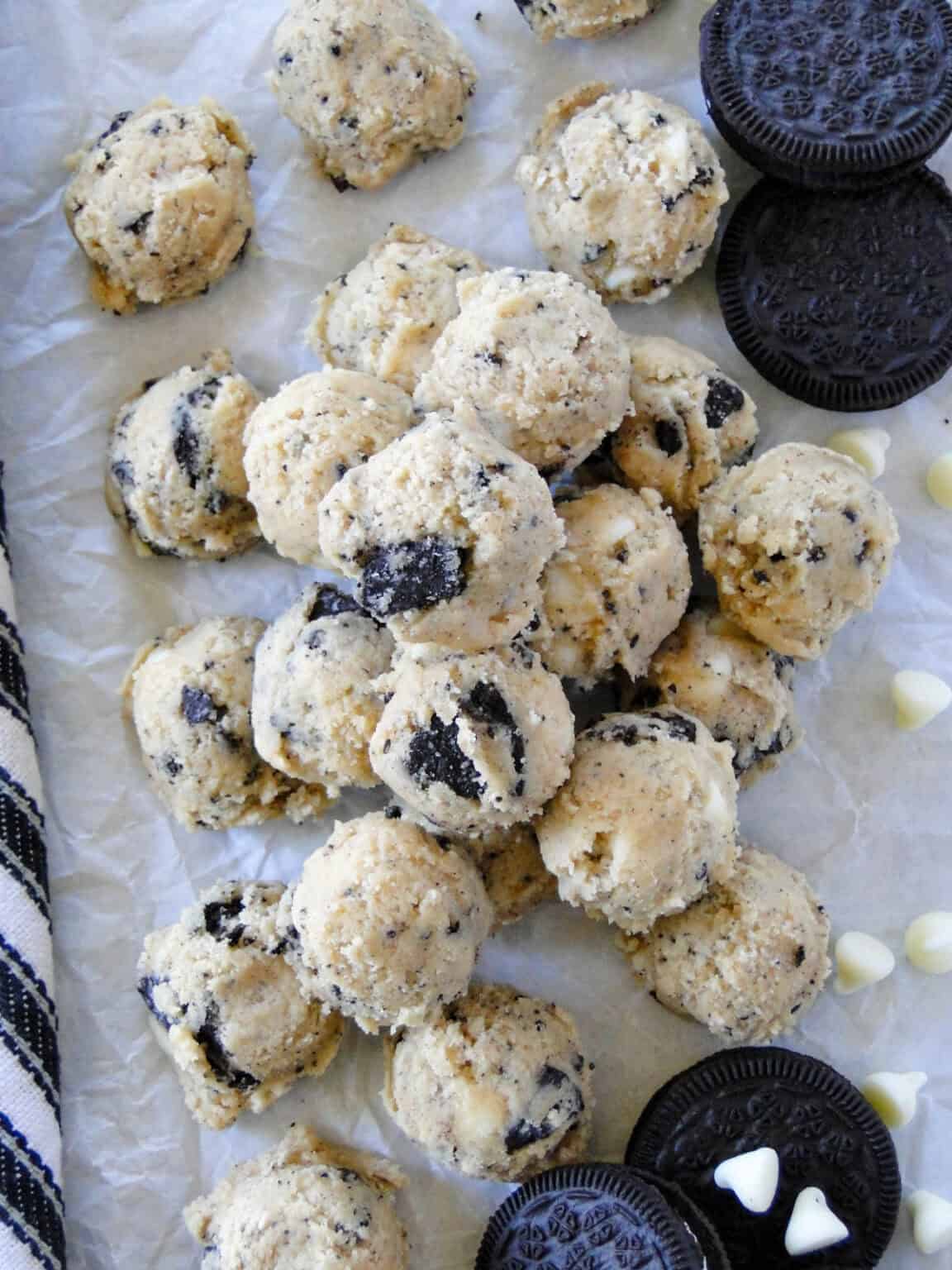 Edible Cookies and Cream Cookie Dough